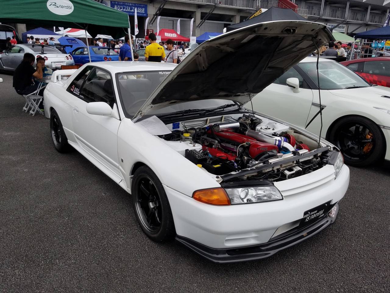 32Rが最高！軽量ハイパワーを楽しめるスカイラインGT-R（R32型）の魅力に迫る | クルマ紹介 | MANABOON