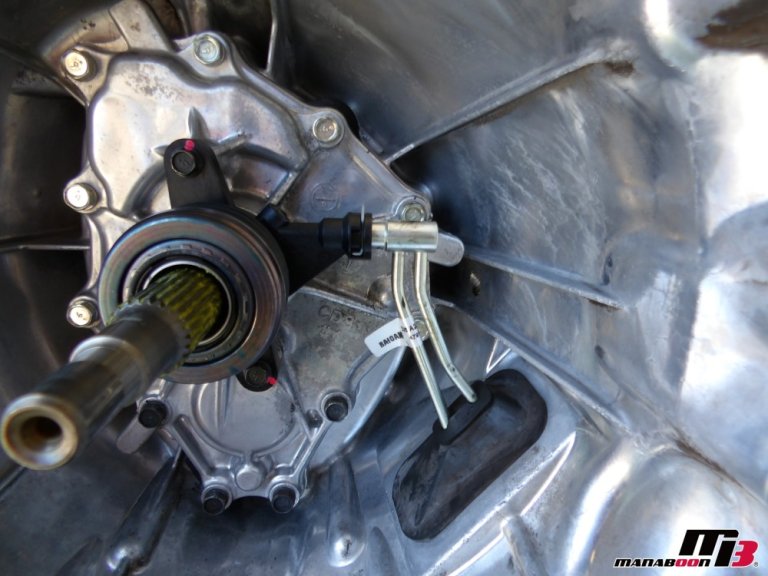 【Z34】フェアレディZのクラッチ・クラッチレリーズ交換です。〜其の2〜 | メンテナンス | MANABOON